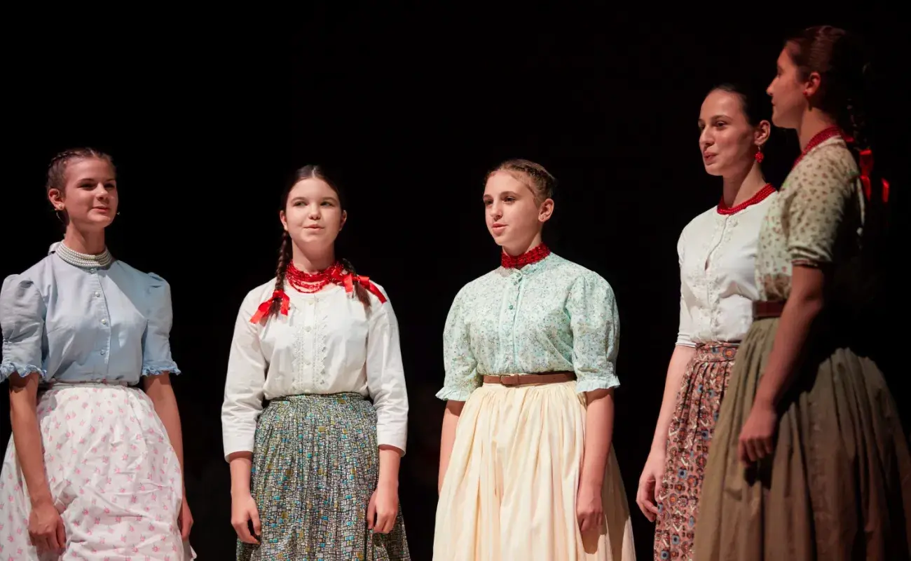 Pendely Énekegyüttes-család: Debrecenbe’ nyílik a virág | Hagyományok Háza